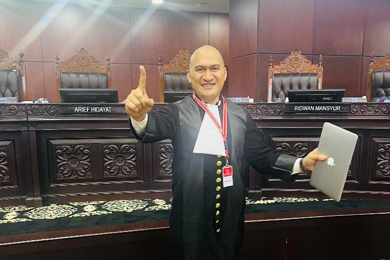 MK Tolak Gugatan, Khairunas-Yulian Efi Sah Dua Periode - Kliksumbar.id